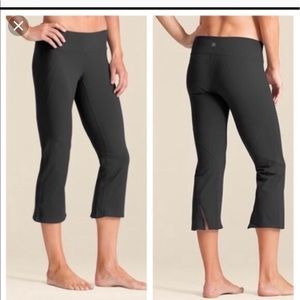 Athleta | Pants & Jumpsuits | Athleta Ananda Cropped Capri Yoga Pant ...
